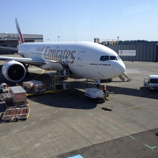 Photos at Emirates Flight EK 0230 - 51 visitors