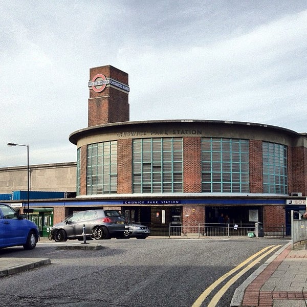 Chiswick Park London Underground Station - Acton Green - 7 tips