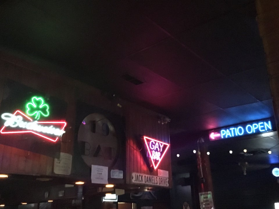 19 Bar Photos - GayCities Minneapolis